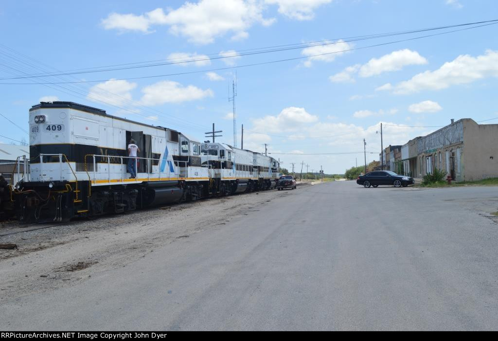 GMTX 409, GMTX 412, GMTX 411 being serviced